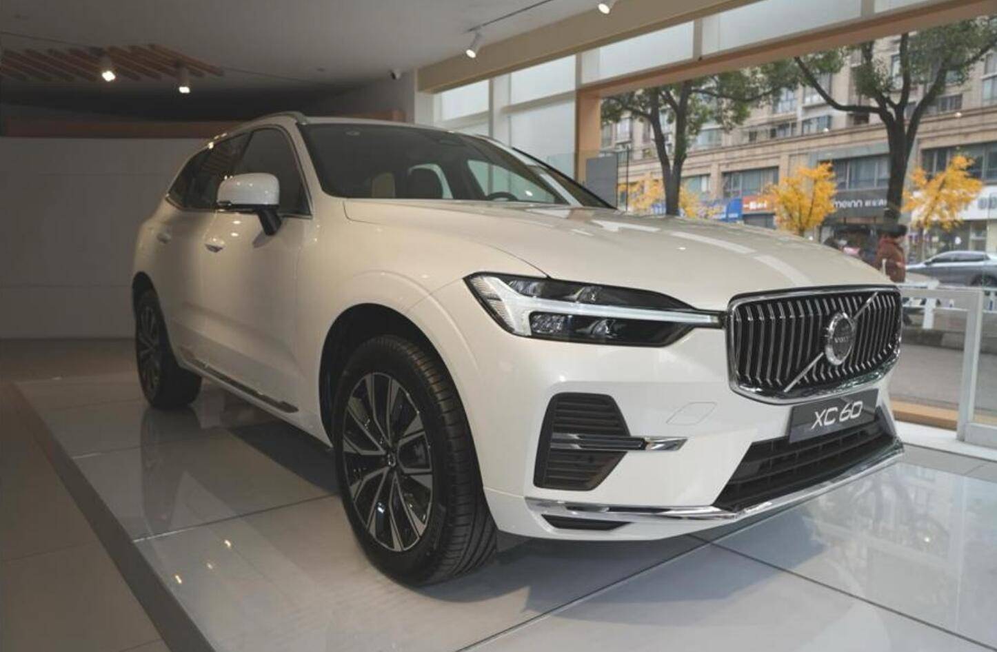 2月售3441台，销量下滑过半，沃尔沃XC60遭受重挫？