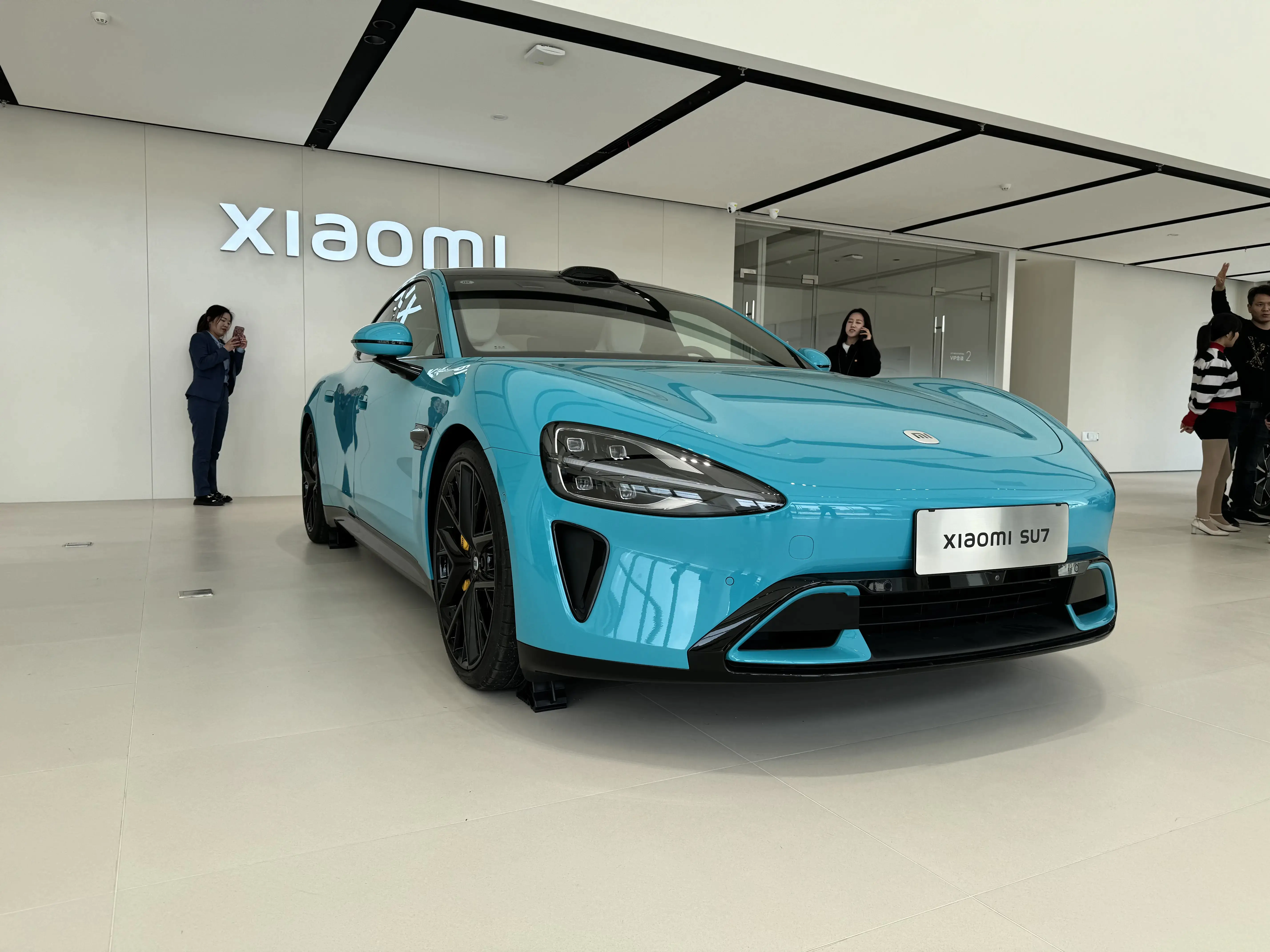 小米SU7售价21.59万起，4分钟订单破万，为什么卖的这么火？