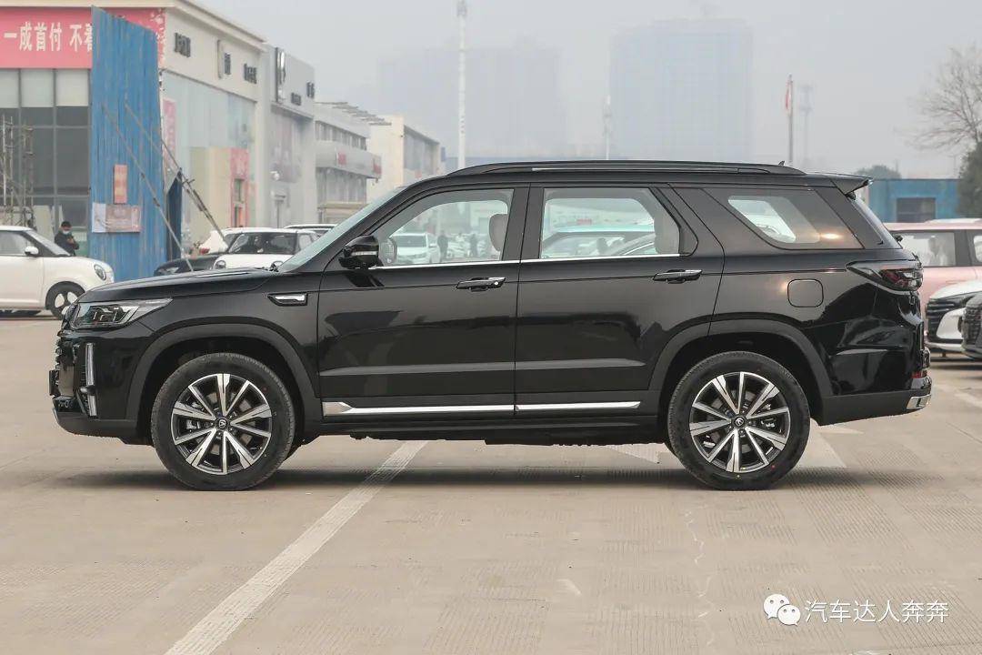 长安CS95 PLUS，中大型SUV，7座布局，配2.0T+8AT变速箱