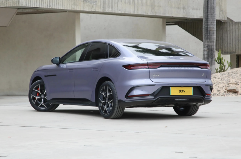 同为中大型轿车，22.98万起售的红旗EH7能否战胜比亚迪汉EV？