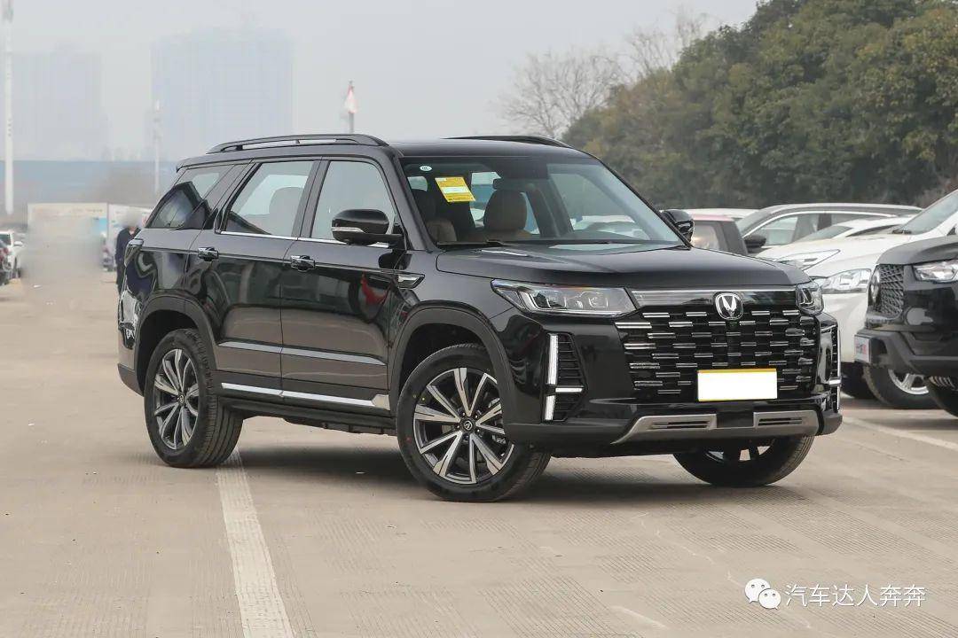 长安CS95 PLUS，中大型SUV，7座布局，配2.0T+8AT变速箱