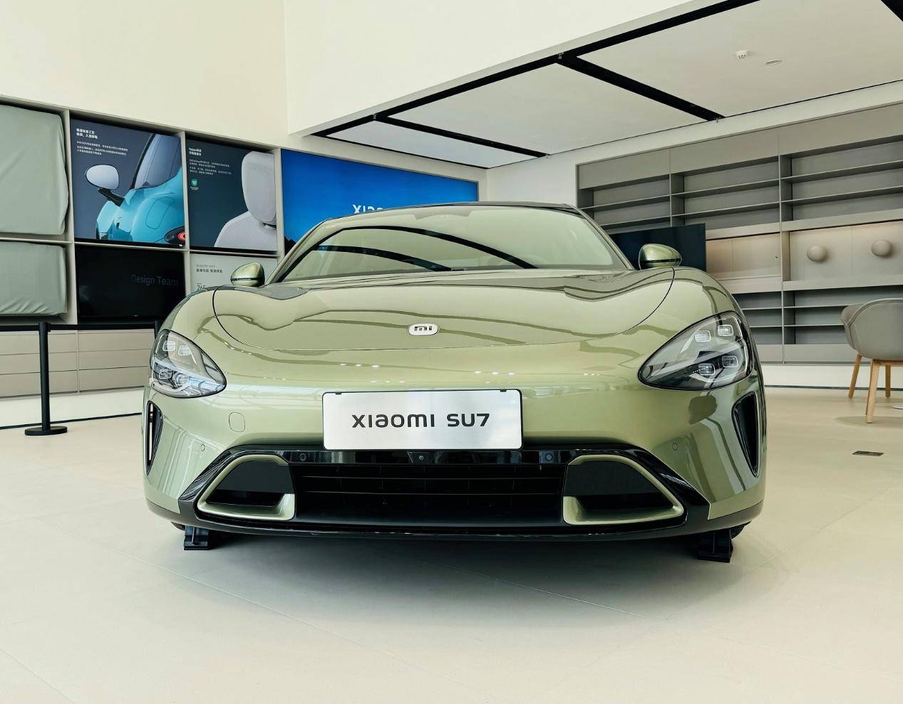 小米SU7体验中心人山人海？为何锁单率和退订率都达到40%？