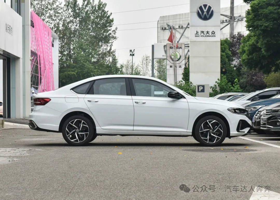 大众亲民版“帕萨特”上市！7.999万起，外观动感，标配1.5L+6AT