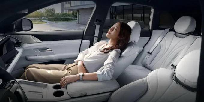 25万买国产新能源中大型SUV，BBA们还能怎么降？