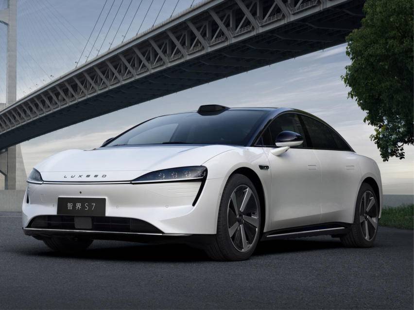 新款智界S7正式上市，24.98万起，配问界M9同款激光雷达