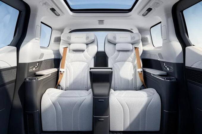 极氪009光辉MPV即将登场，四座奢华极致体验，座椅价值50万