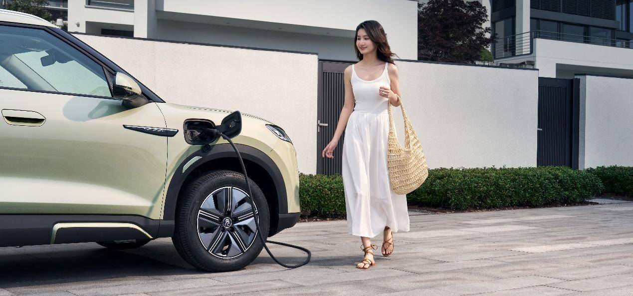 上市即爆款，A0级SUV新王者，元UP周销量断层第一