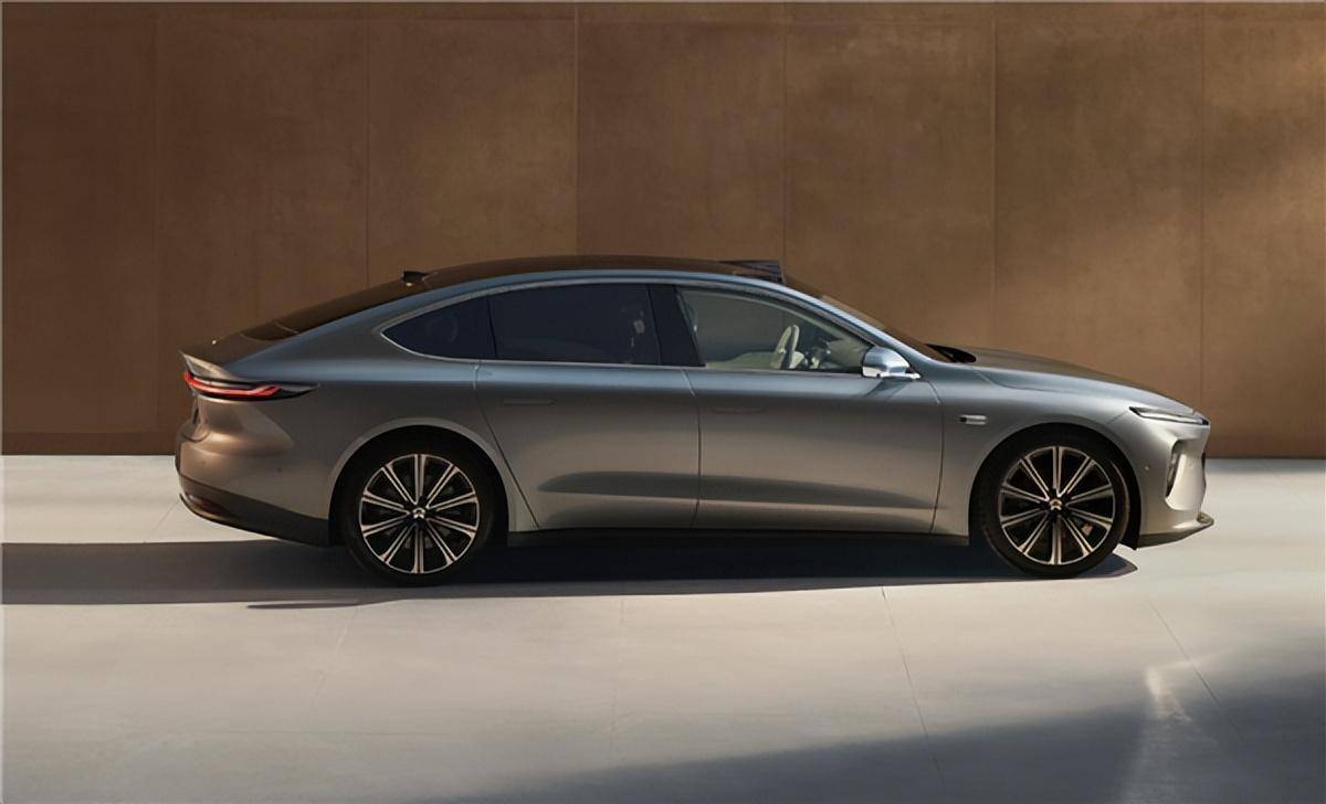 新款蔚来ET7官图发布：直面竞争德系豪华56E，国产纯电轿车再升级