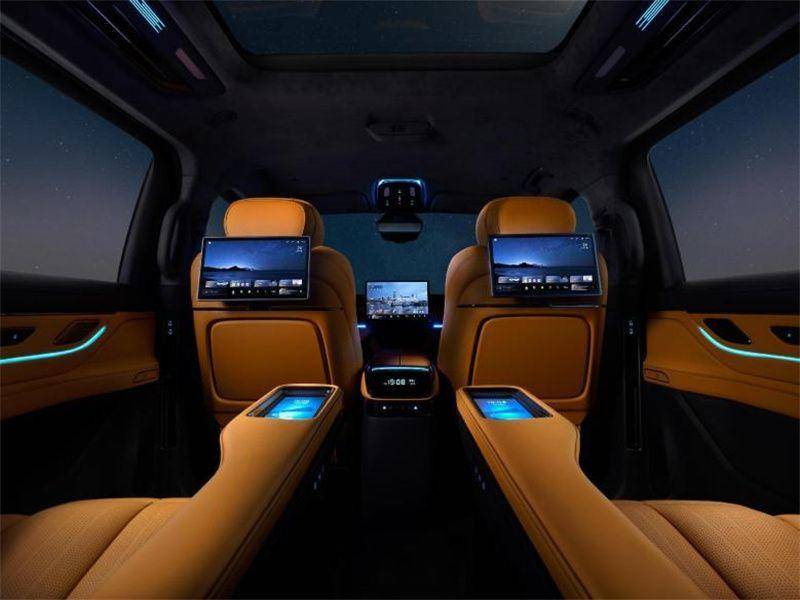 创新8座布局、打破传统MPV界限，陆地空客LEVC翼真L380到底有多强