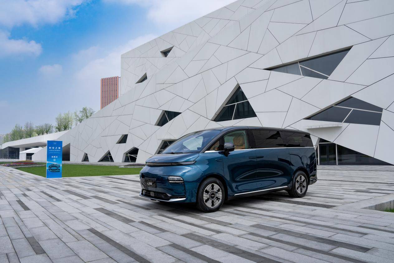 陆地空客，L380开创MPV新时代