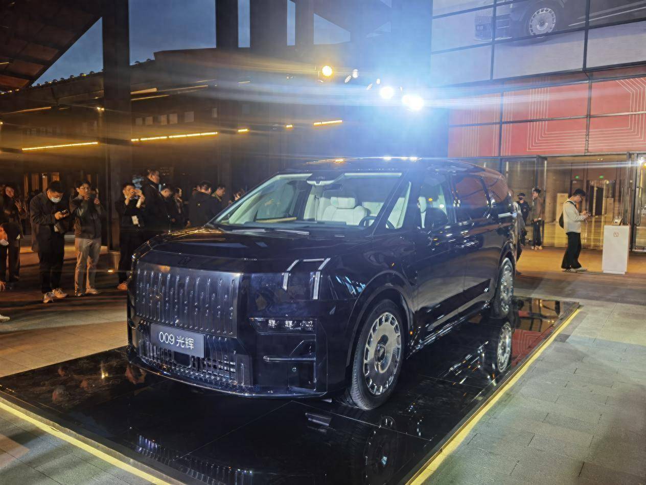 面对理想MEGA和小鹏X9，极氪009光辉78.9万的售价底气在哪？