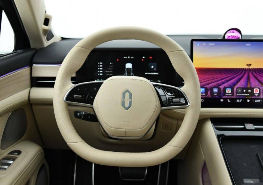 24.98万起，问界M5上市，踩着理想L6的门槛打