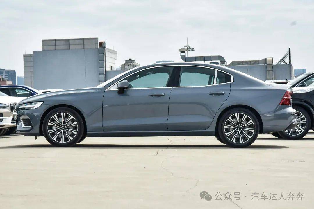 沃尔沃S60加入价格战，直降9.2万，搭载2.0T动力+48V，咋样？