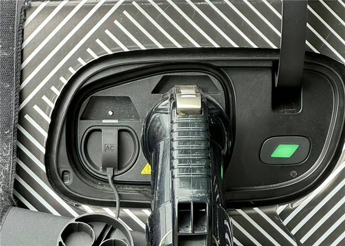 蔚来乐道L60售价惊喜！搭载高通8295芯片、900V碳化硅平台