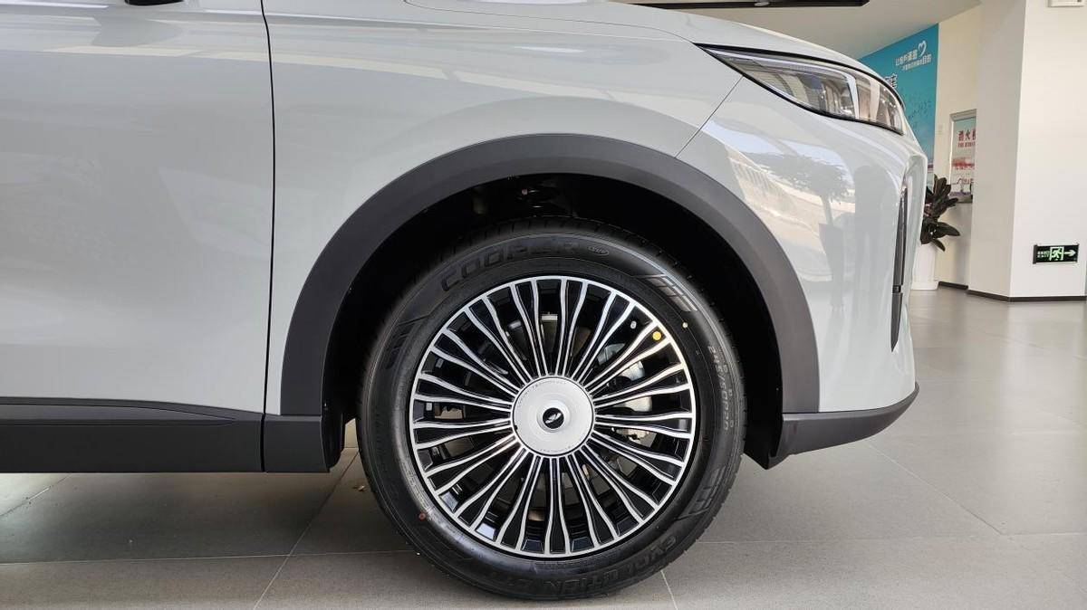 探店｜奇瑞风云T9 中型插混SUV 1400km+超长续航 预售15.99万起