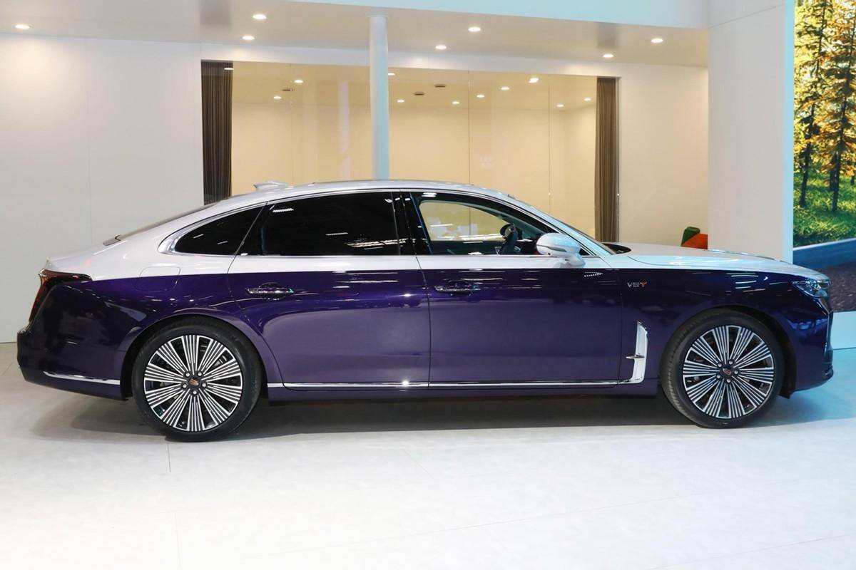 正面硬刚奔驰E级和奥迪A6L，新红旗H9更舒适、更豪华