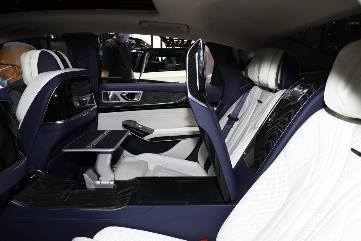 正面硬刚奔驰E级和奥迪A6L，新红旗H9更舒适、更豪华