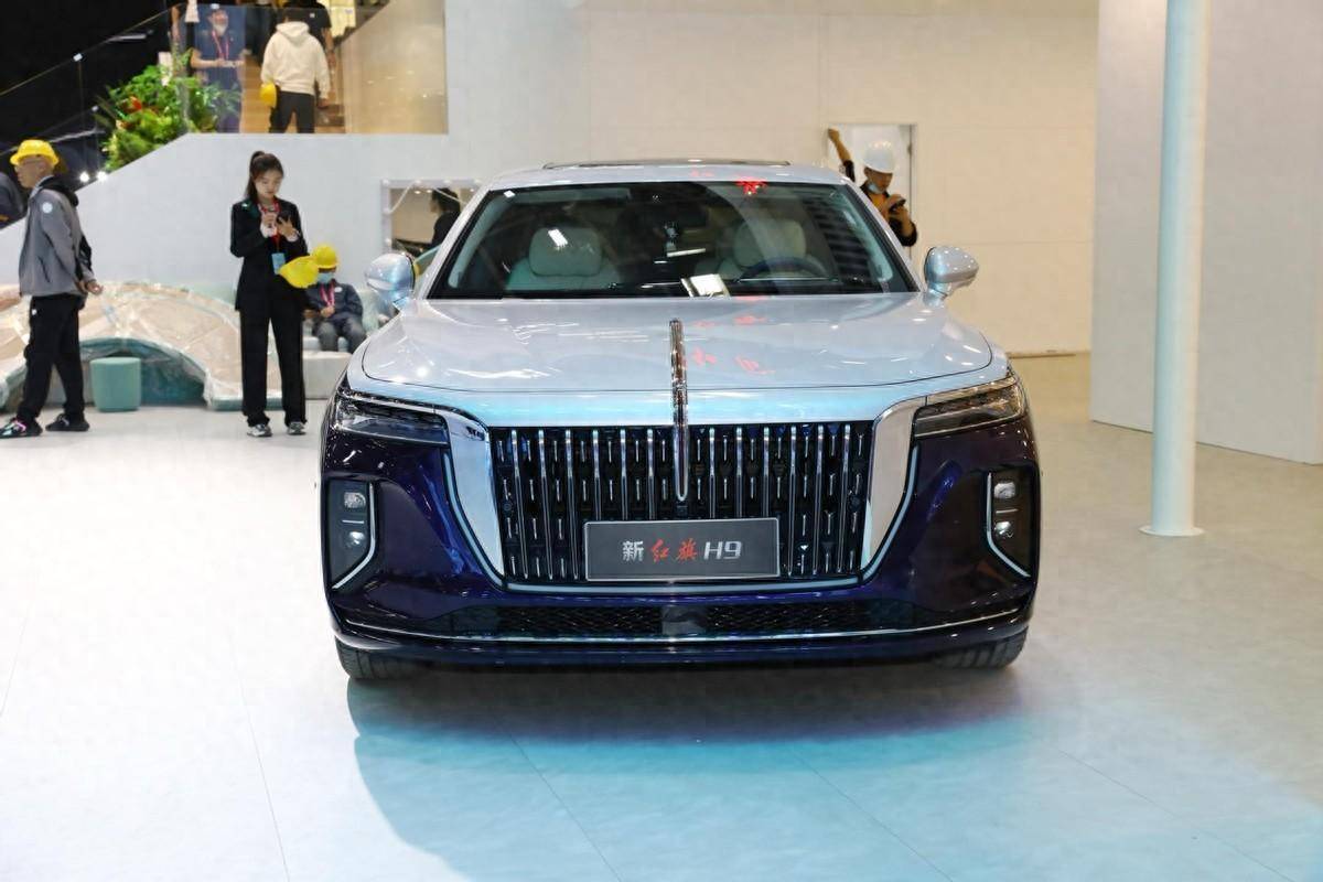 正面硬刚奔驰E级和奥迪A6L，新红旗H9更舒适、更豪华