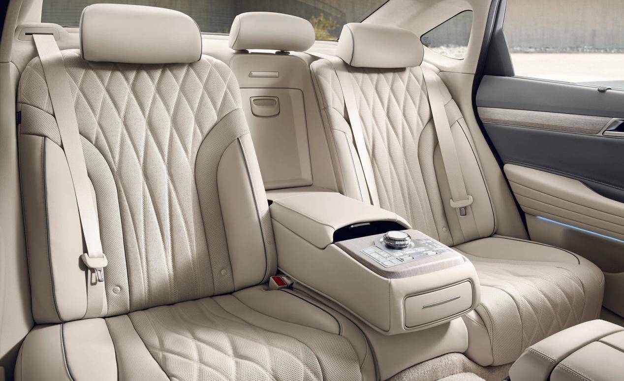 长超5米，搭2.5T+8AT，“韩国宾利”改款，标配27寸屏+10气囊，可选四驱