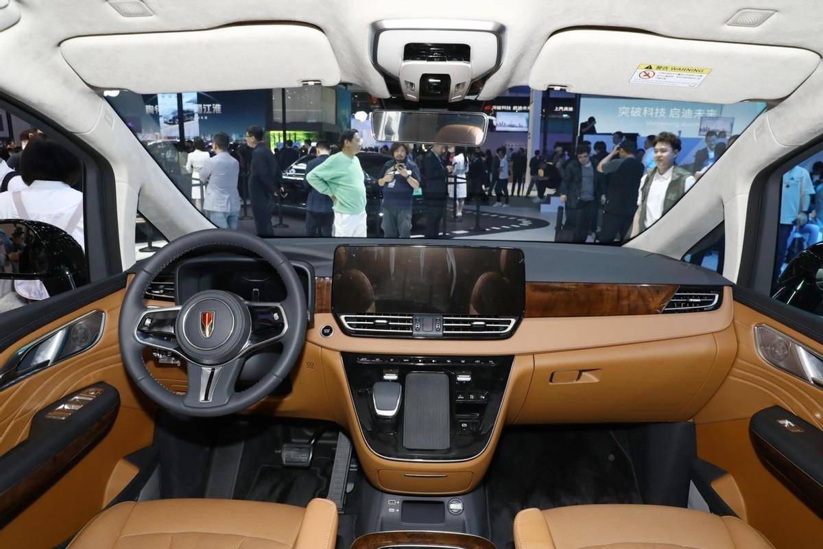 比别克GL8、奔驰V级更懂豪华商务，红旗HQ9 PHEV带来新中式豪华