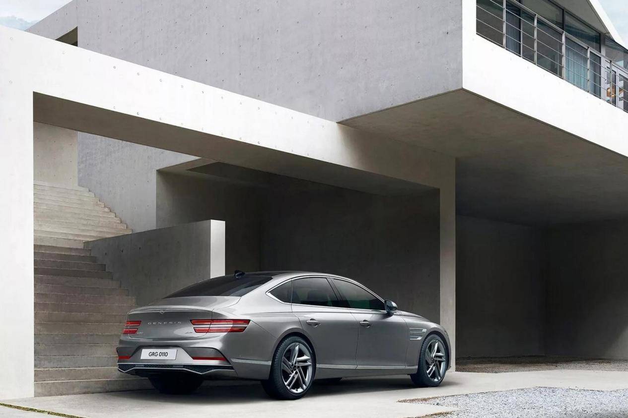 长超5米，搭2.5T+8AT，“韩国宾利”改款，标配27寸屏+10气囊，可选四驱