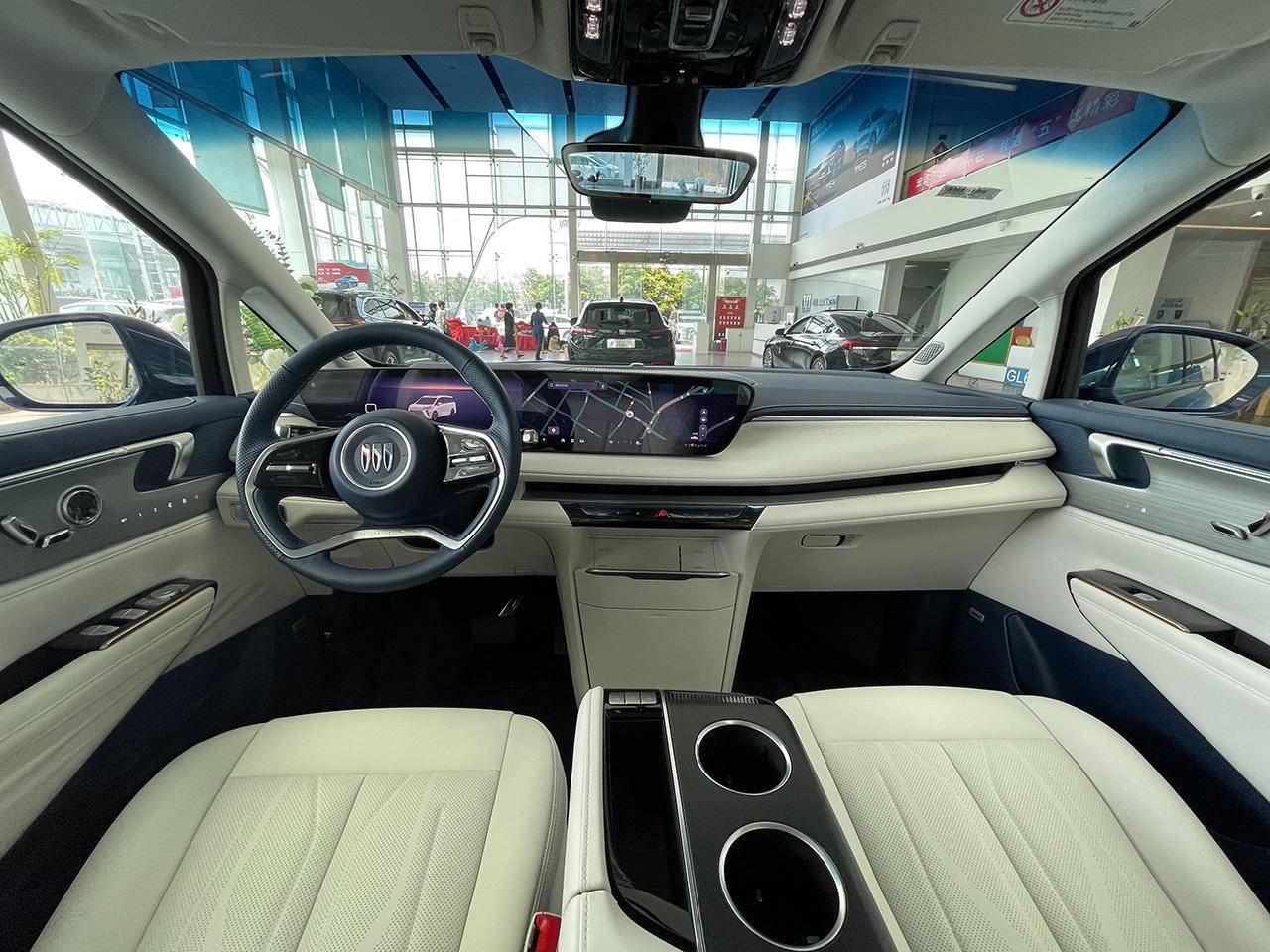 换上插电动力，再战腾势D9，35.99万元起，别克GL8陆尊PHEV实拍