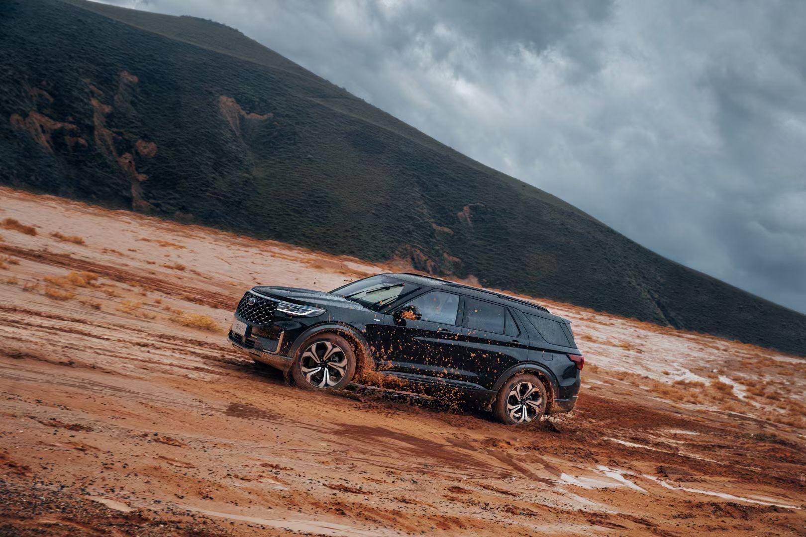 比汉兰达猛多了！30万“最有种”硬派SUV，2.3T配10AT，7.6秒破百