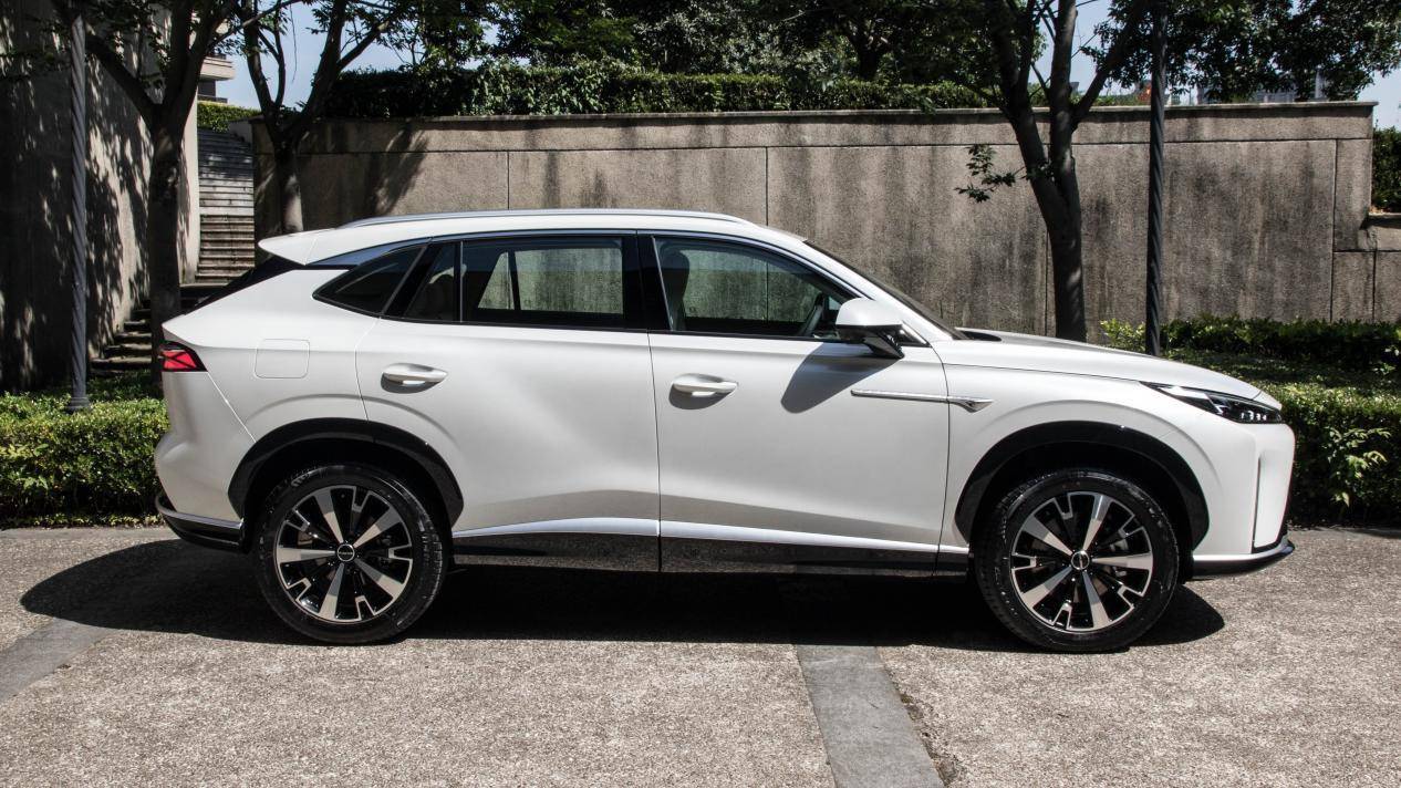 限时10.98万起！续航1300km！荣威D5X DMH正式上市