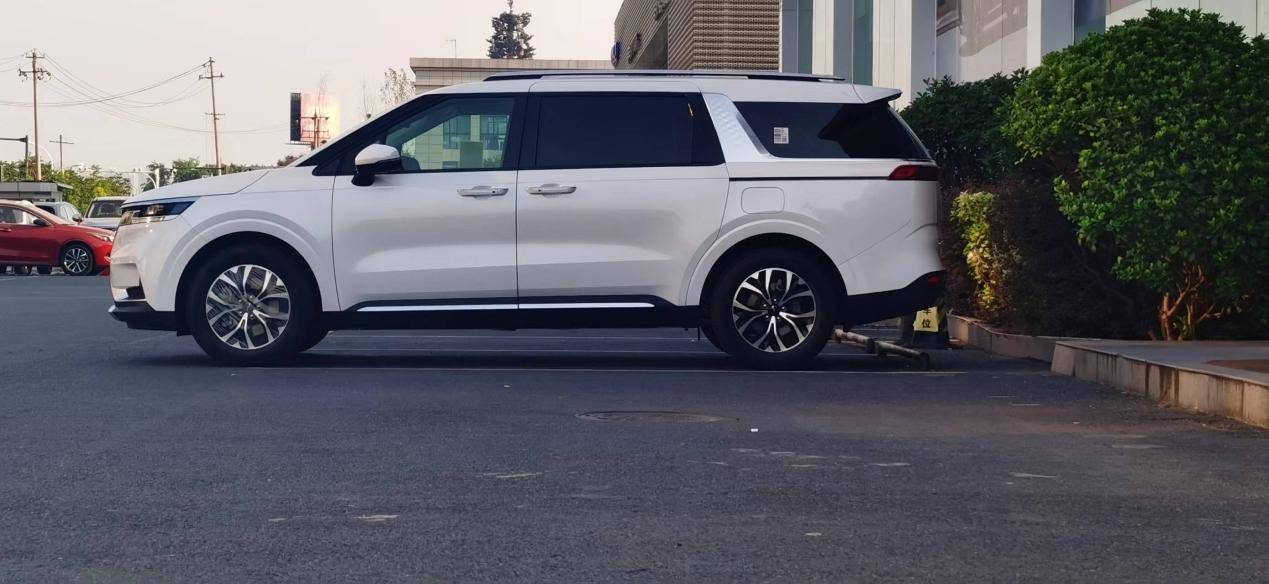 长近5.2米MPV，搭2.0T+8AT，第三排能放平，优惠73000却卖不动？