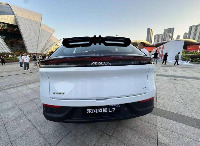 搭载马赫电混PHREV技术 东风风神L7上市 限时抢先价12.49万起