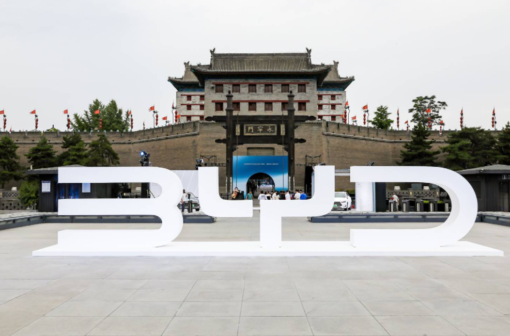 比亚迪第五代DM技术：续航2100km、油耗2.9L，全球混动进入新时代