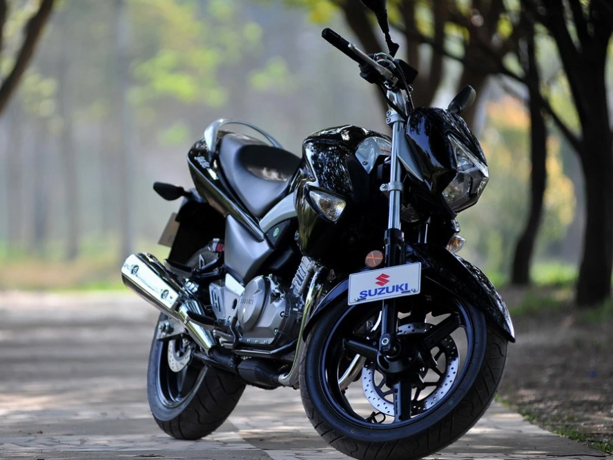 点评铃木DL250：皮实耐用是掩饰落后技术的最佳评价