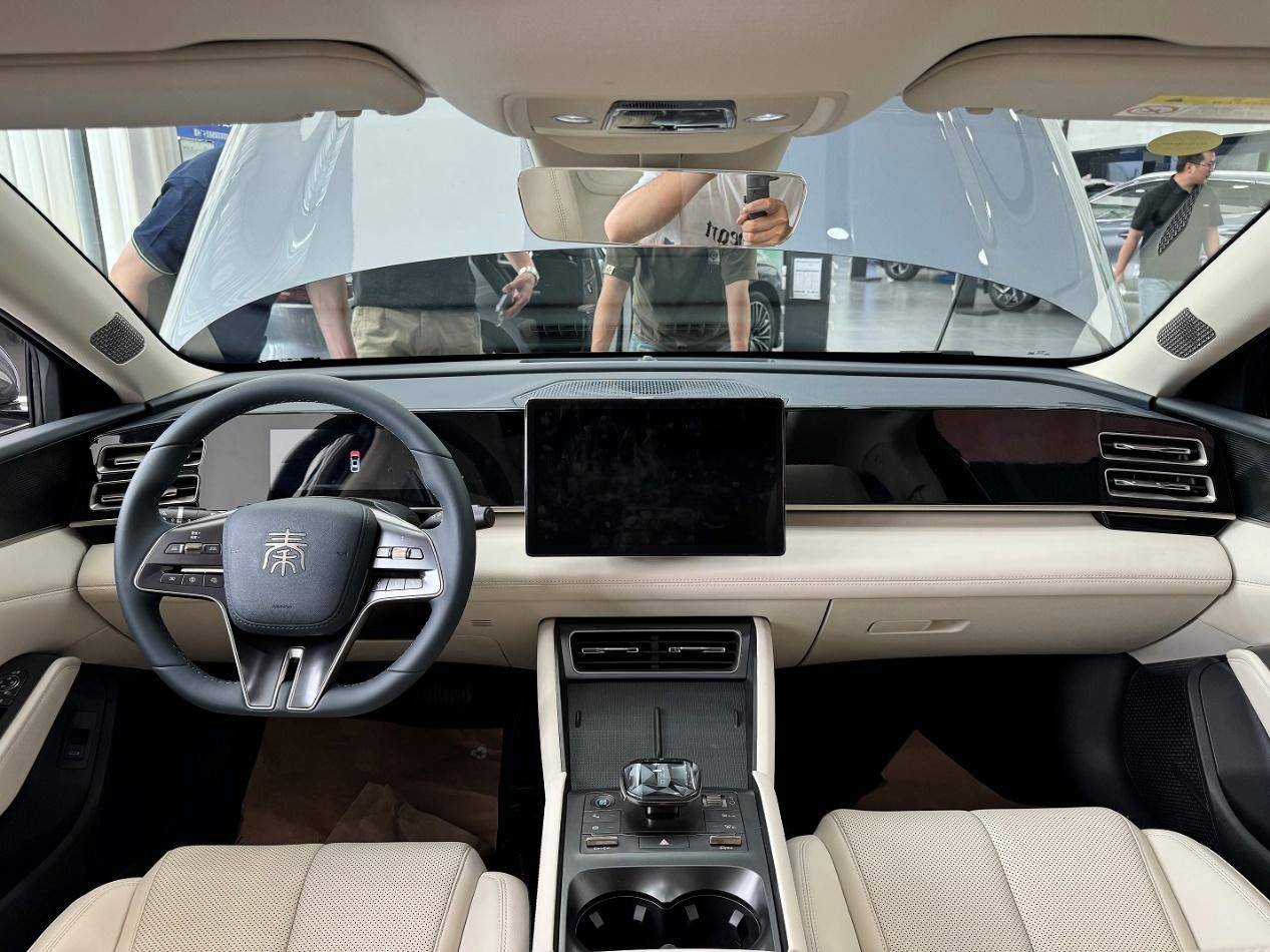 比亚迪秦L和海豹06DM-i怎么选？看看这三点对比，你就明白了