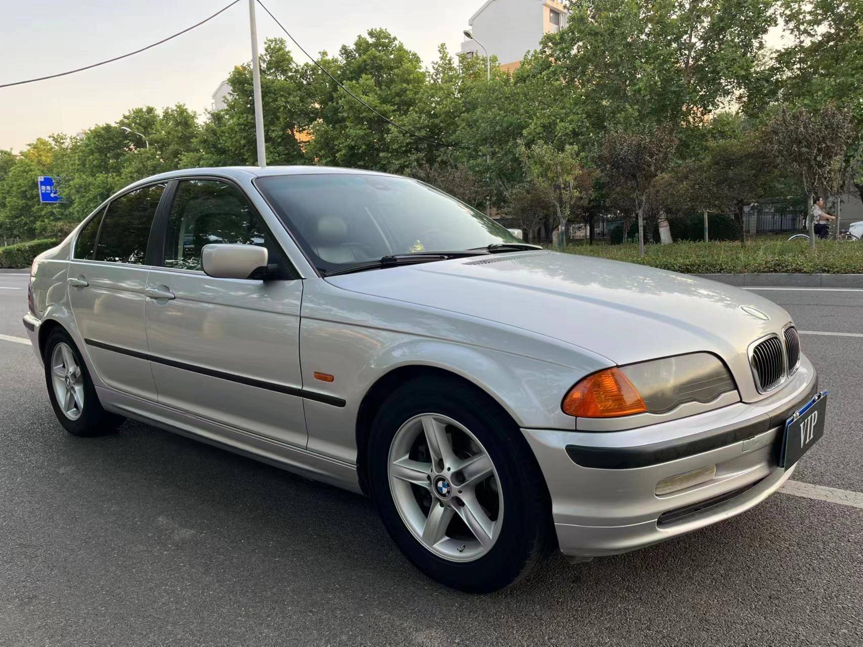 2000年的宝马320，2.2直列六缸，24年的宝马3系是否还能买？