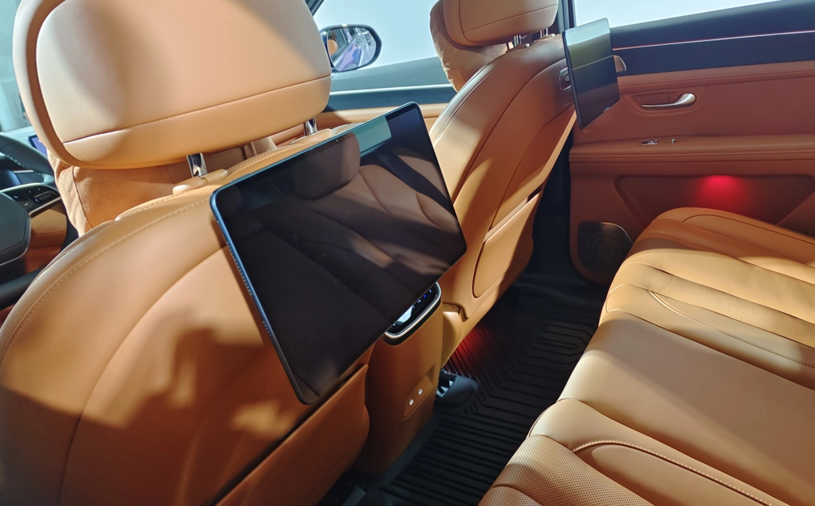 一文看懂华为问界新 M7 Ultra&享界 S9，奔驰、宝马、奥迪要小心了！