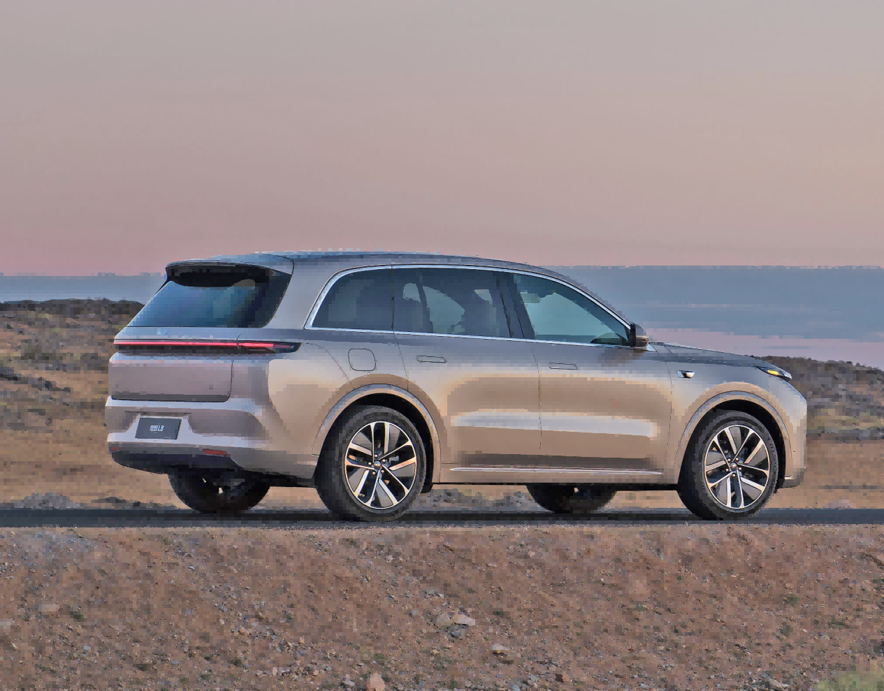 30万级别的中大型增程SUV，选问界M7 Ultra还是理想L8？