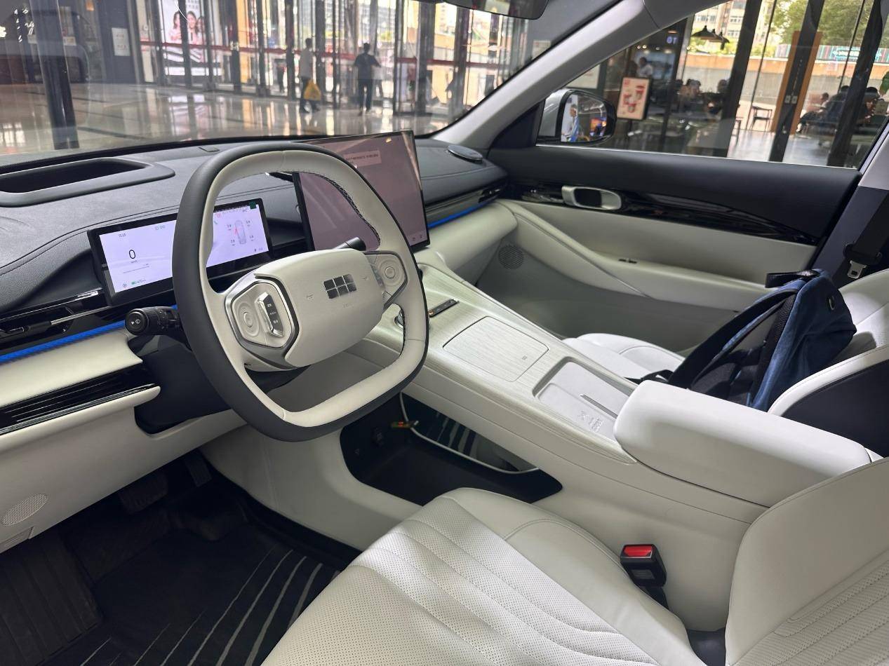 首搭“银河Flyme Auto”，吉利银河E5亮相太原