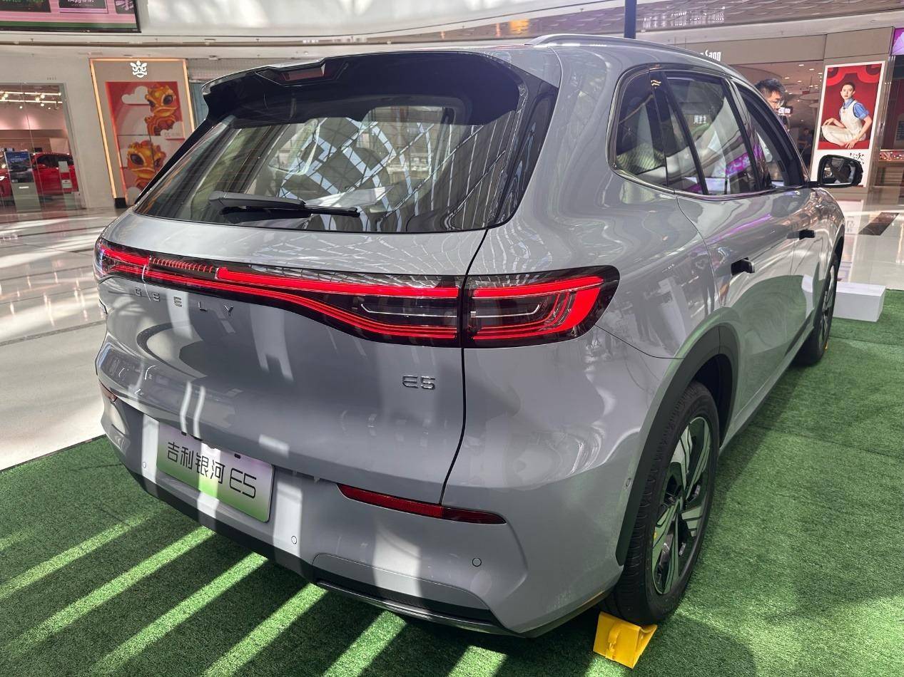 首搭“银河Flyme Auto”，吉利银河E5亮相太原