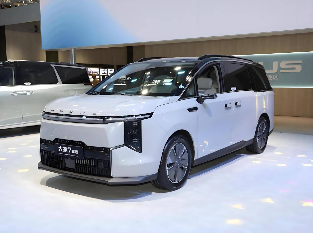 上汽大通大家7插混版对比广汽传祺E8，20万左右的插混MPV该买谁？