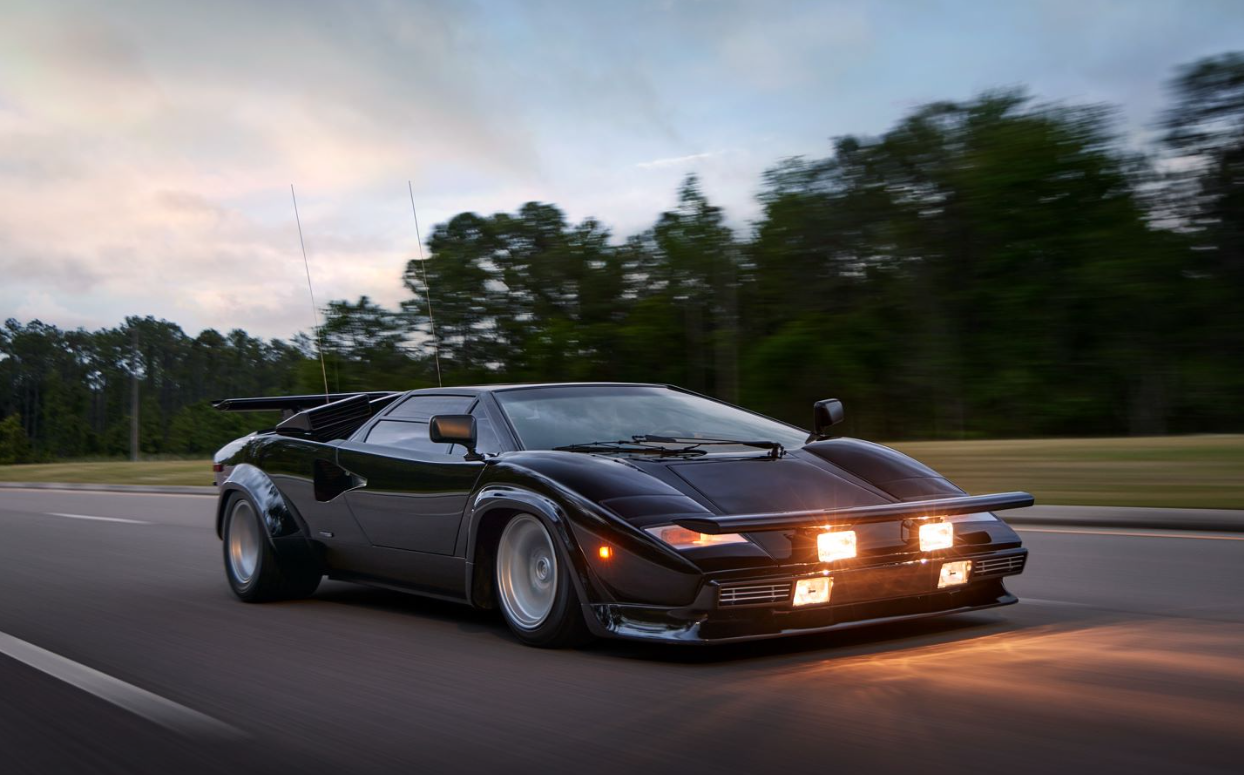 出演电影《炮弹飞车》的Countach LP 400 S问世45周年