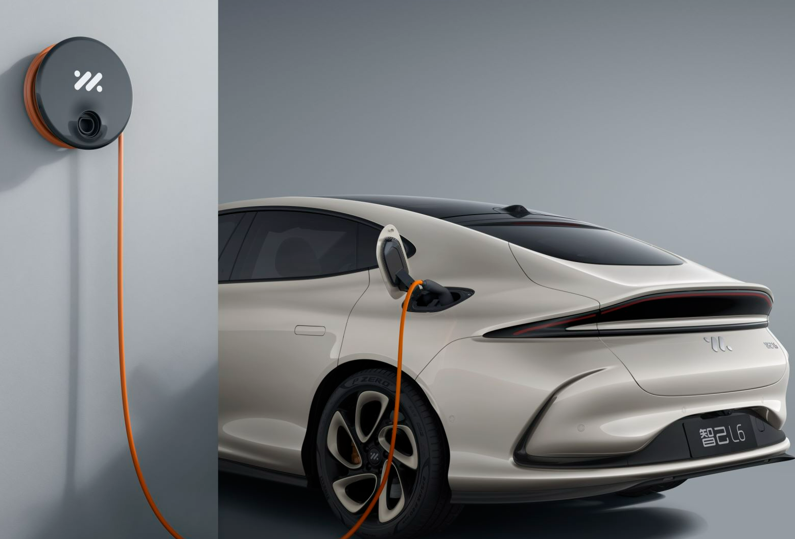 深度试驾智己L6，2.74秒百公里加速+800V高压充电平台