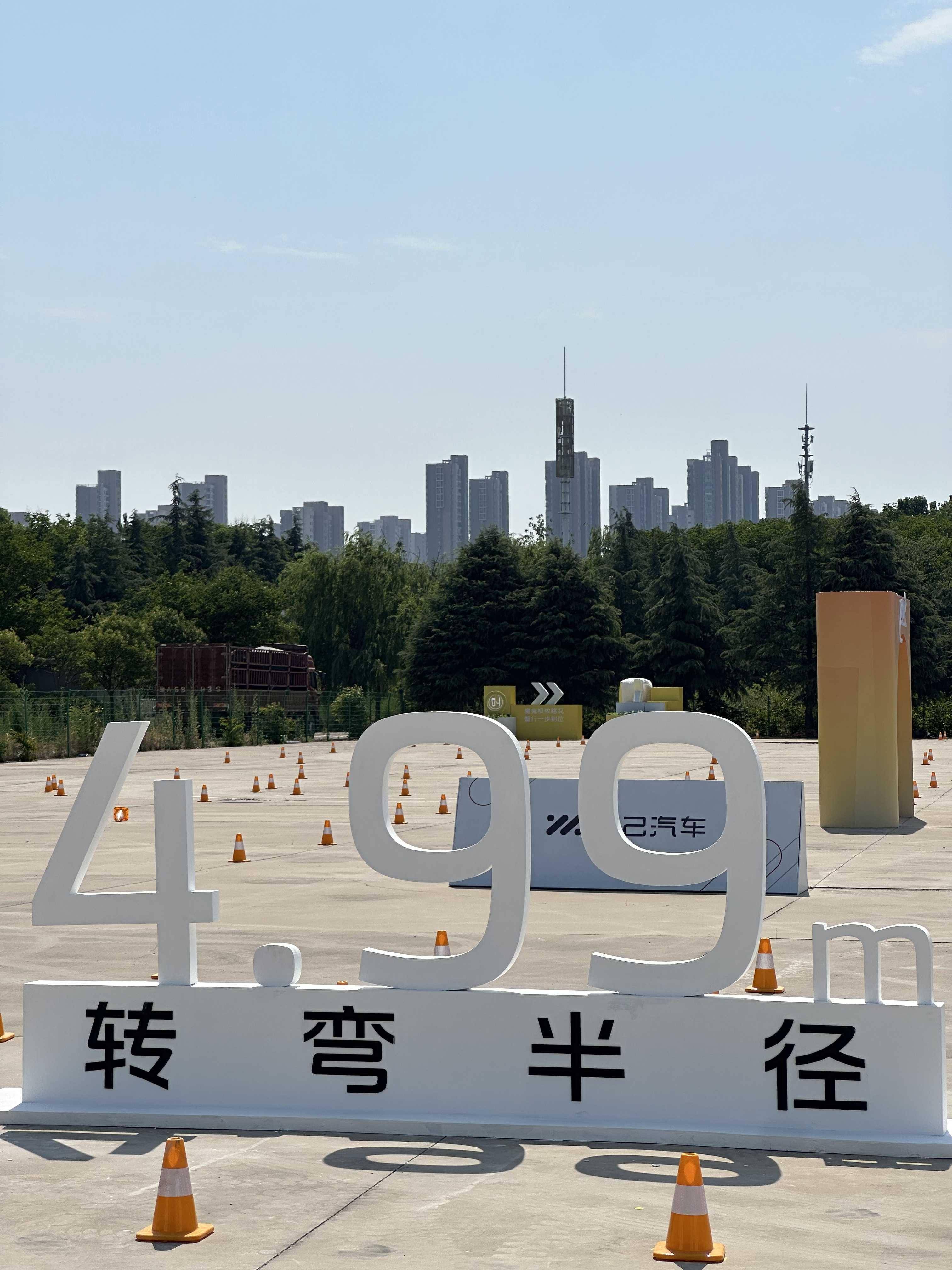 深度试驾智己L6，2.74秒百公里加速+800V高压充电平台