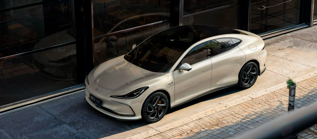 深度试驾智己L6，2.74秒百公里加速+800V高压充电平台