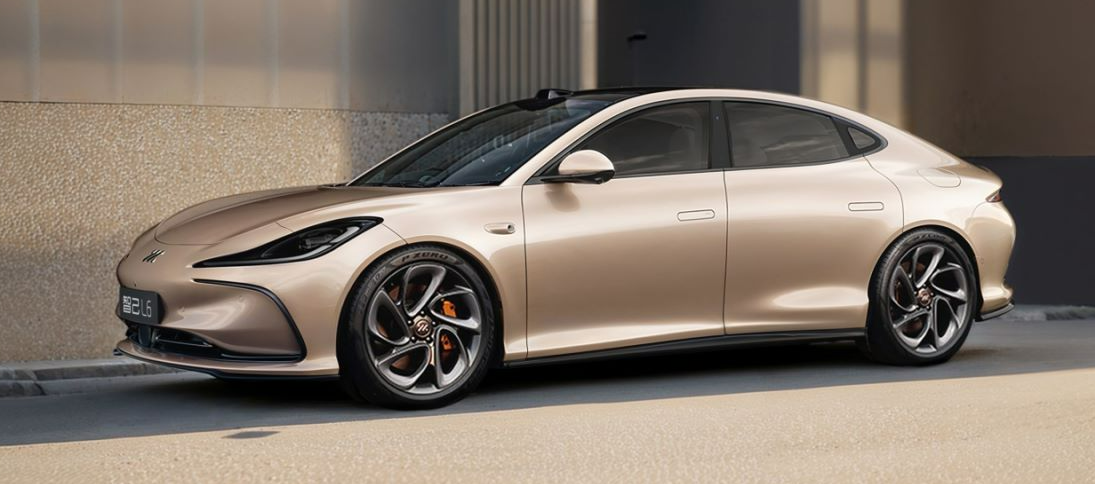 深度试驾智己L6，2.74秒百公里加速+800V高压充电平台