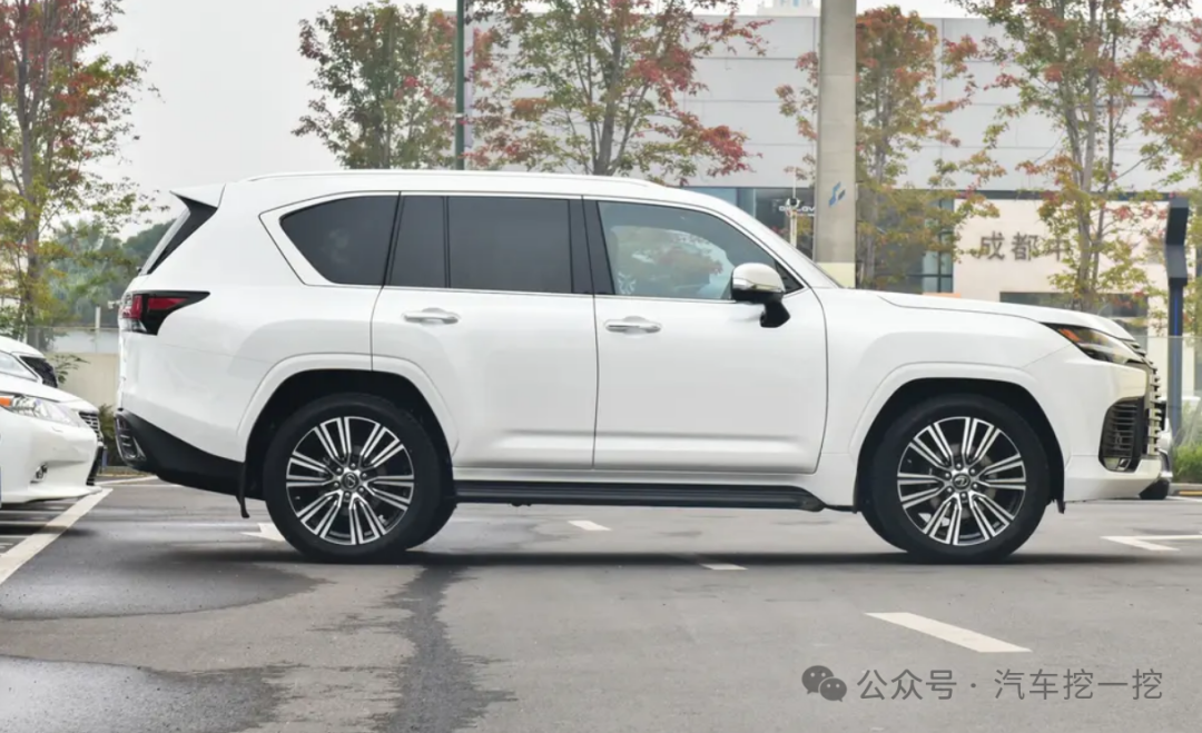 披着西装的硬汉，全球质量前三！3.5T V6+10AT，真正的王者越野SUV