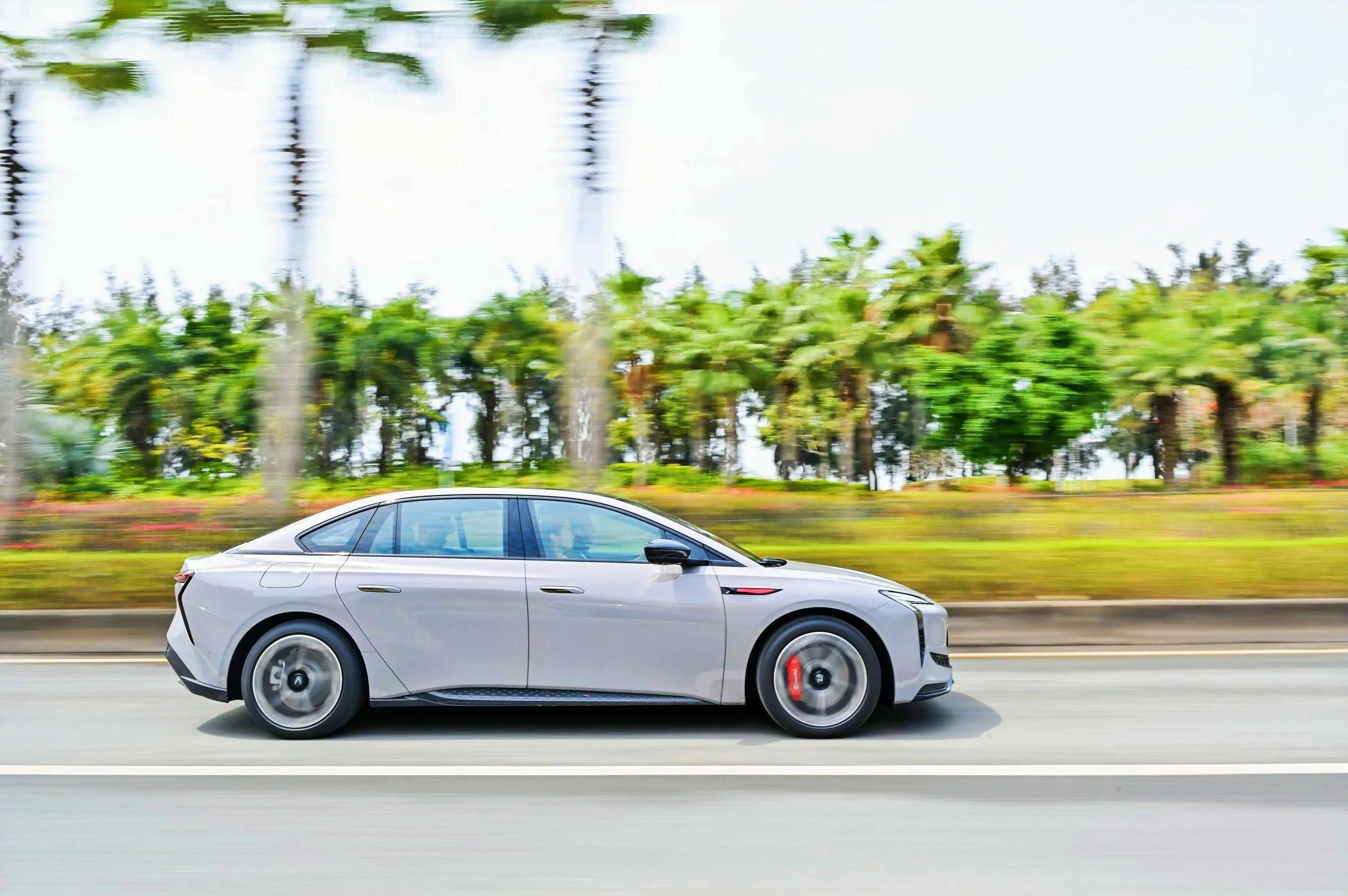 红旗EH7：失去“传统”，更显珍贵