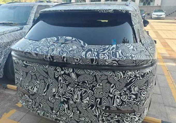 极氪CX1E谍照流出：中大型SUV新星，800伏高压技术引领潮流