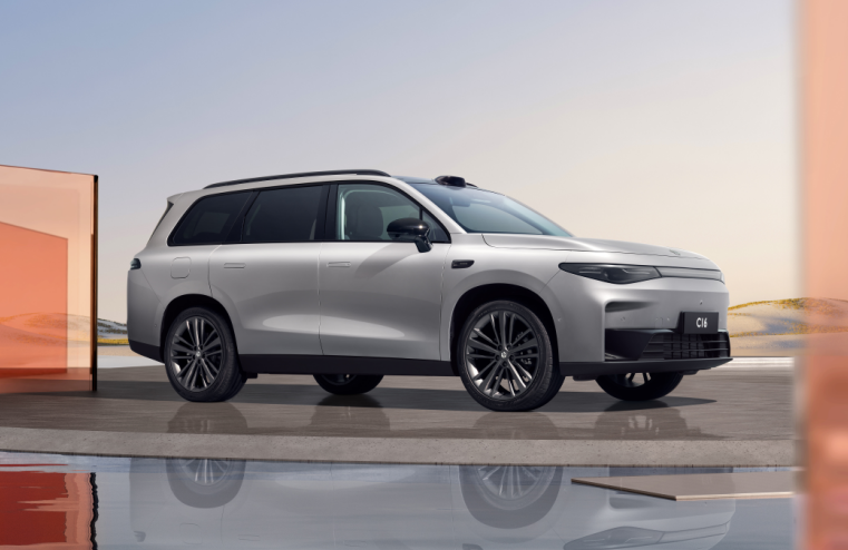 零跑C16高配版售价不到20万，搭载800V+智驾技术