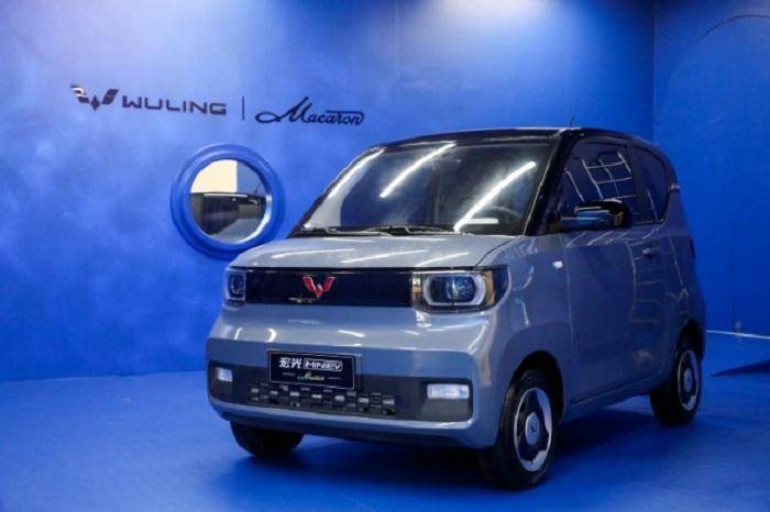 毕业季又至，拾月VS宏光MINIEV，谁才是更适合年轻人的电动小车？