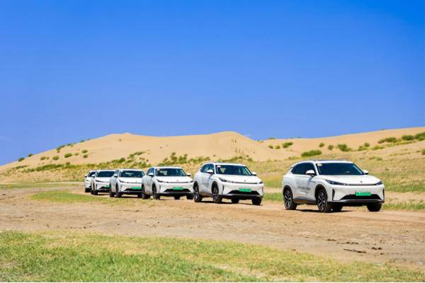 漫行丝绸之路，上汽荣威D5X DMH携手荣威D7 DMH开启大美好之旅